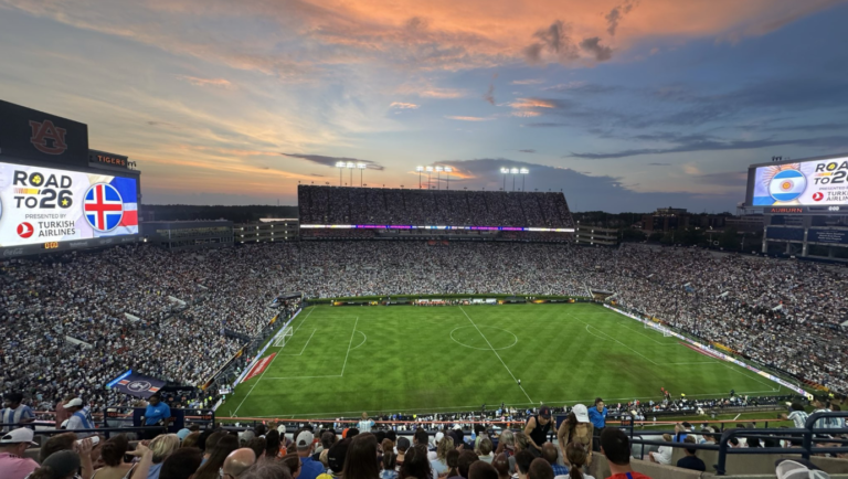 European Mind Can’t Comprehend Auburn’s Stadium - College Sports Only